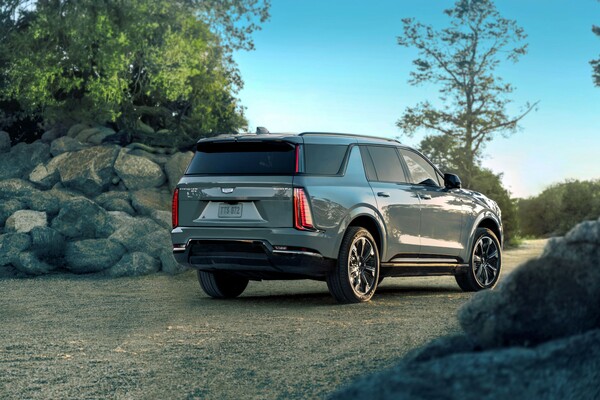 캐딜락, 1회 충전 740km 주행하는 ‘올-일렉트릭 에스컬레이드 IQL’ 공개